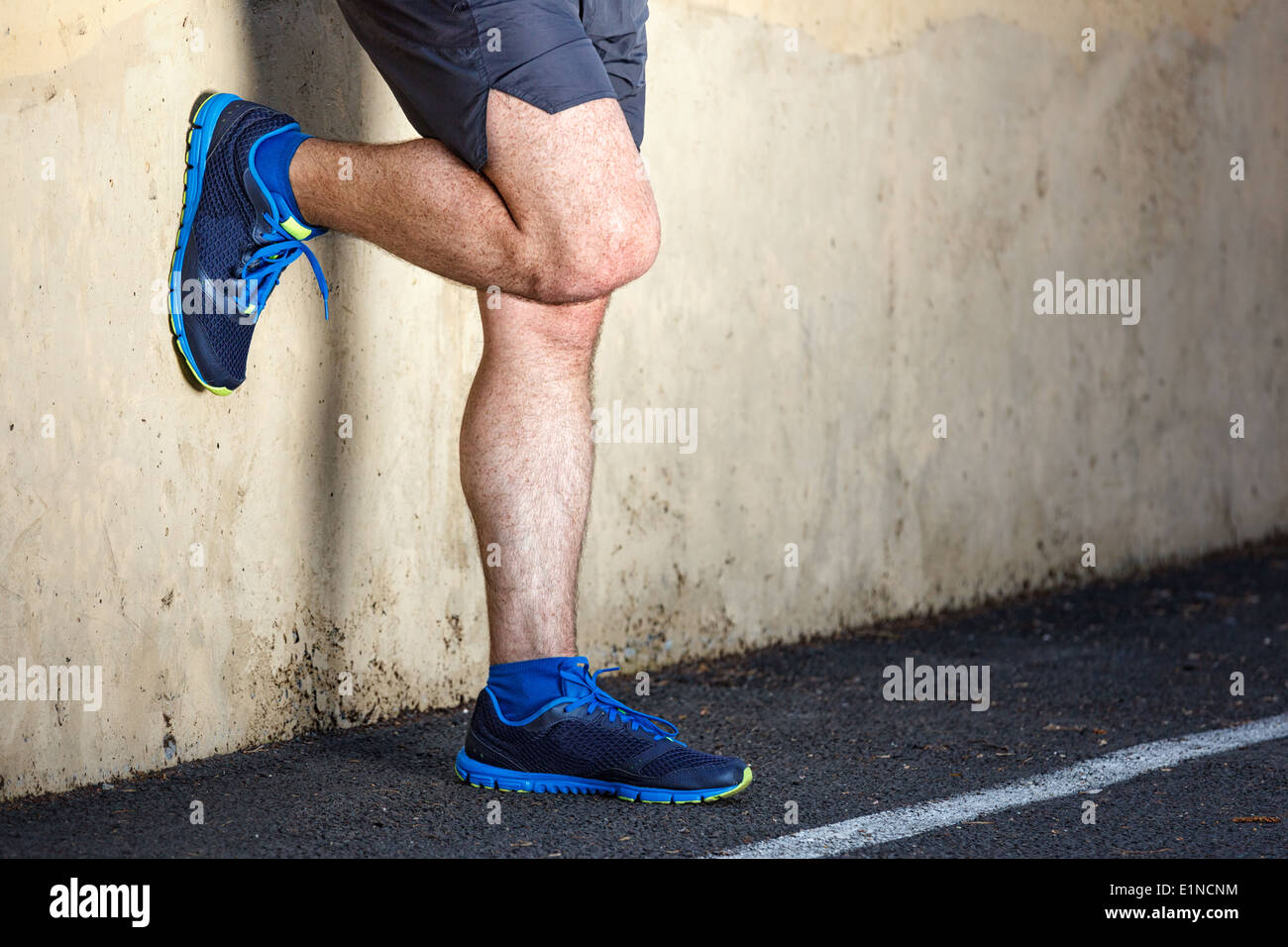 Fitness wall leaning man hi-res stock photography and images - Alamy