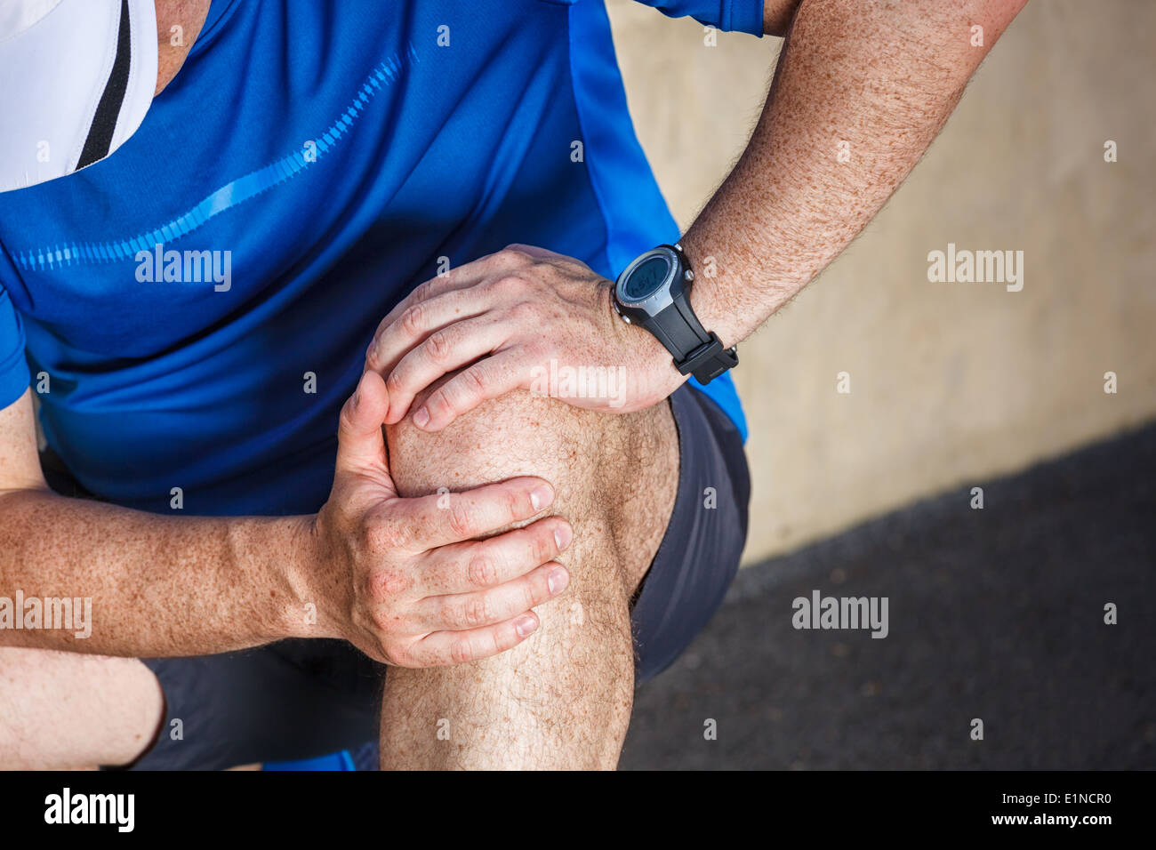 Knee pain runner hi-res stock photography and images - Alamy