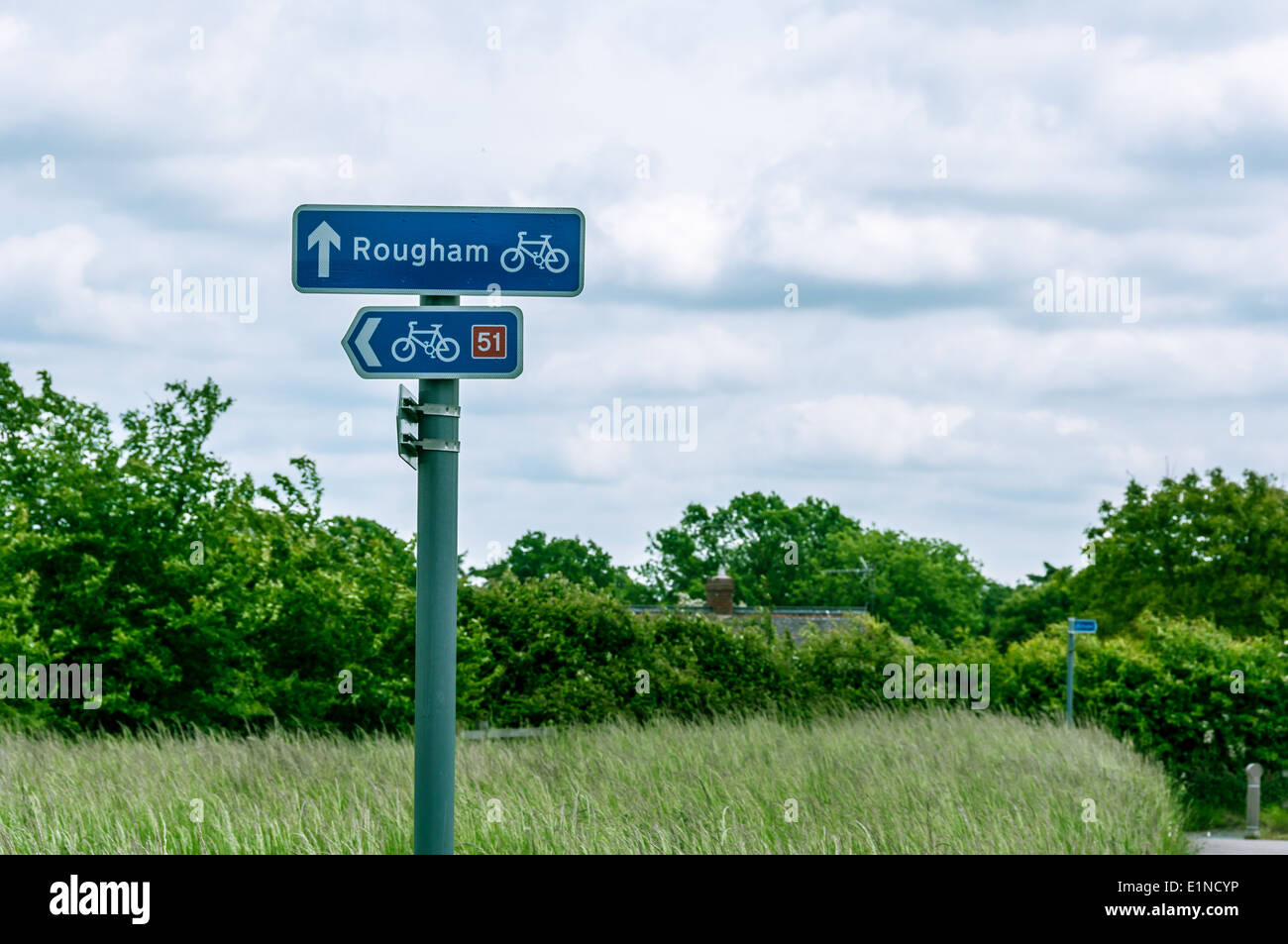 Cyclist and pedestrian sign hi-res stock photography and images - Alamy