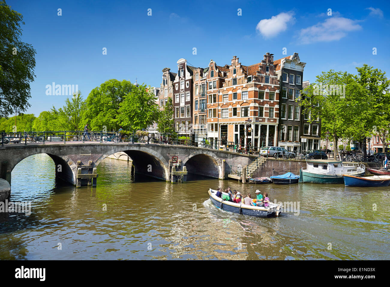 Summer on amsterdam canal hi-res stock photography and images - Alamy