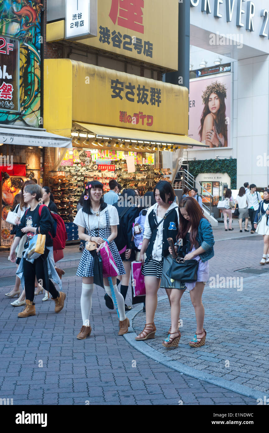 Tokyo shibuya district hi-res stock photography and images - Alamy