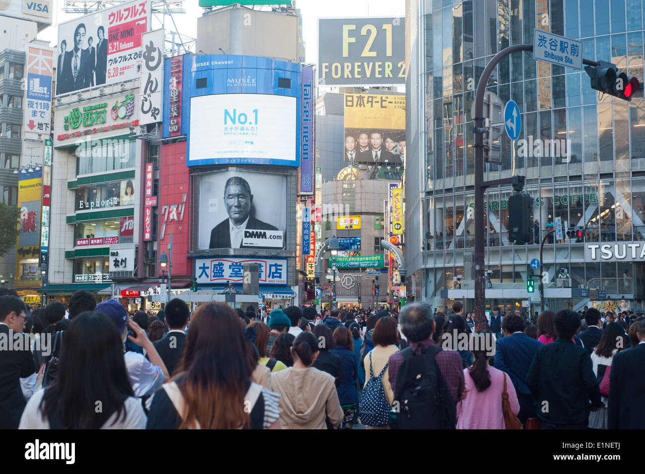 Hachiko square tokyo hi-res stock photography and images - Alamy