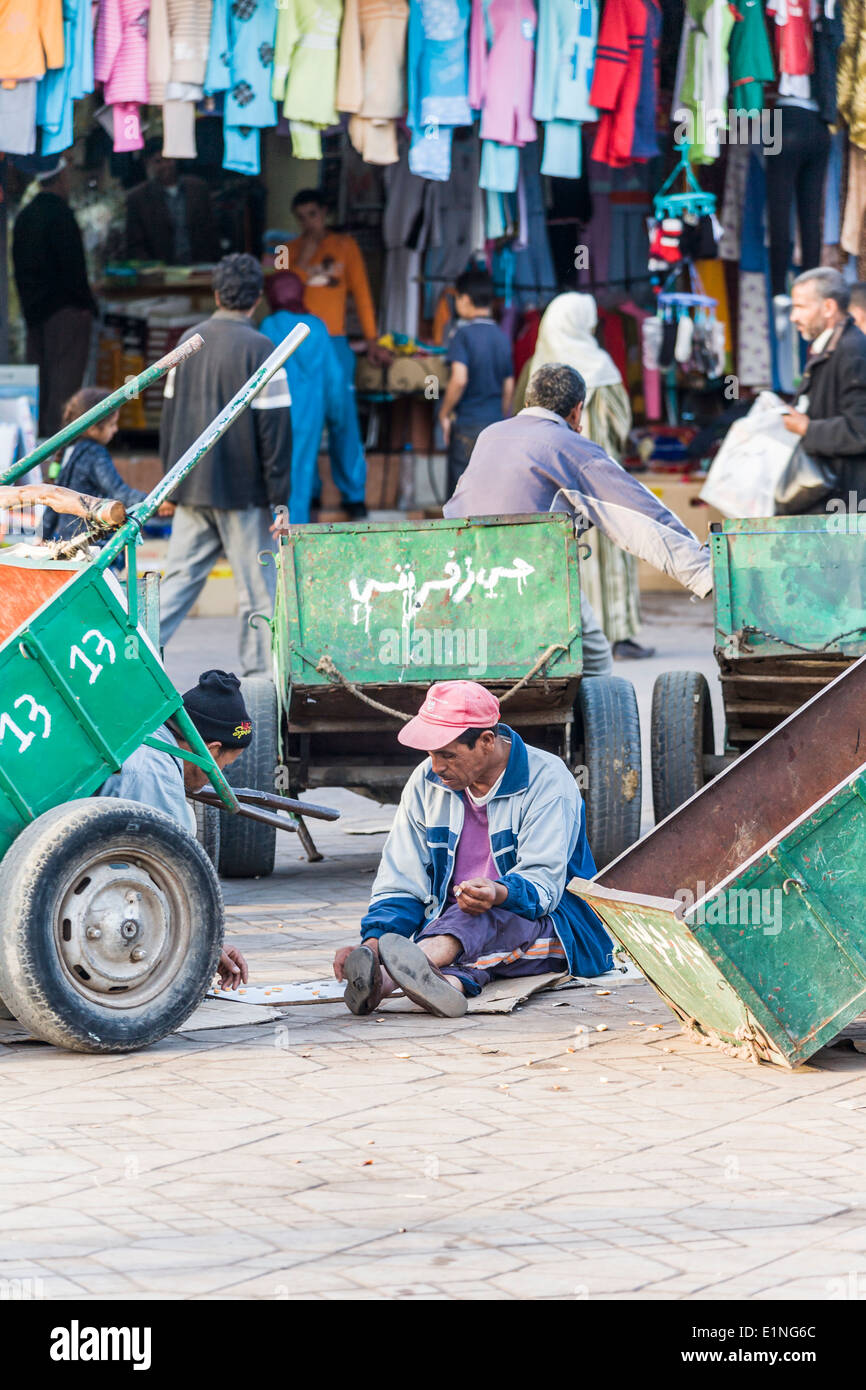 Two men playing checkers hi-res stock photography and images - Alamy