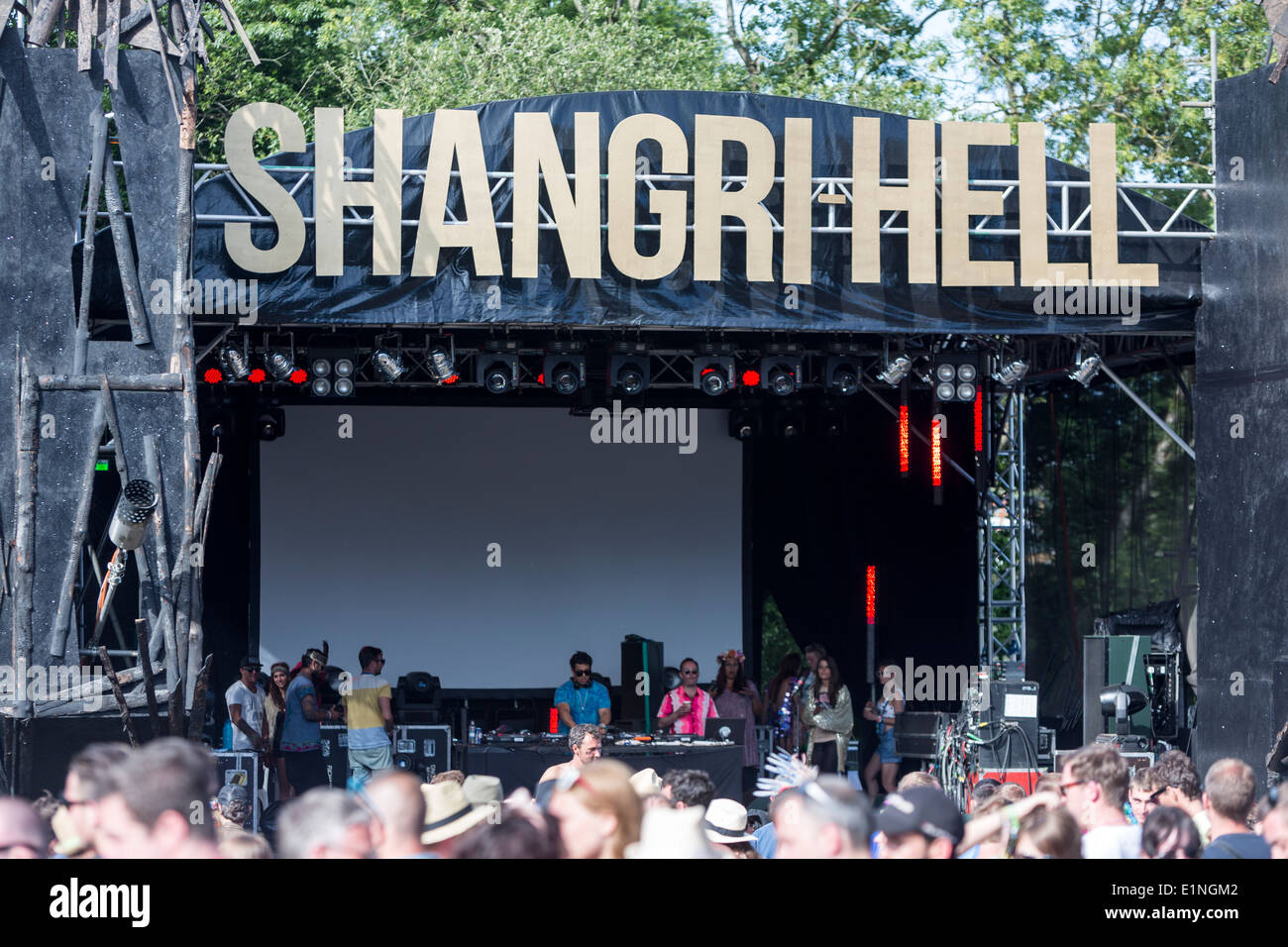 Shangri hell hell stage glastonbury hi-res stock photography and images ...