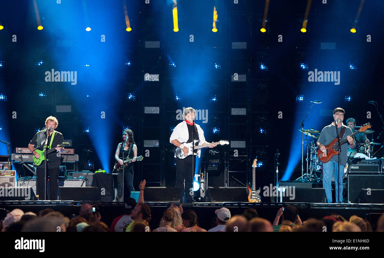 Jun. 5, 2014 - Nashville, Tennessee; USA - (R-L) Bass Guitarist TEDDY ...