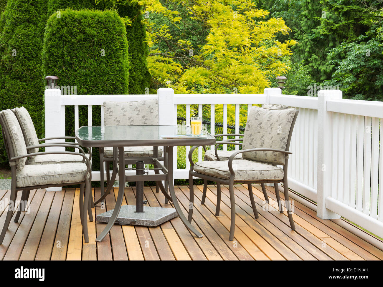 Open porch hi-res stock photography and images - Alamy