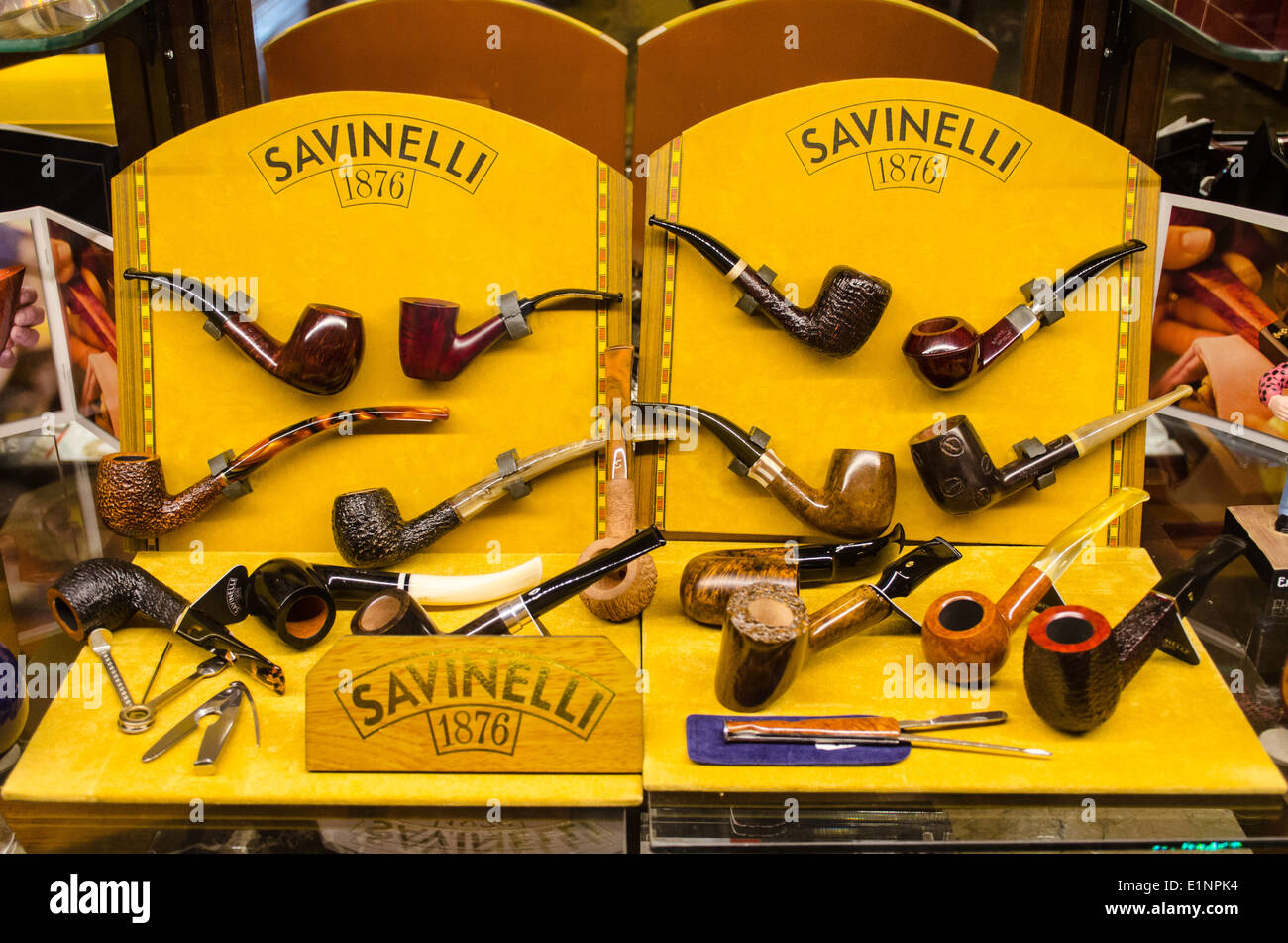Tobacco pipes on display at a shop Stock Photo - Alamy