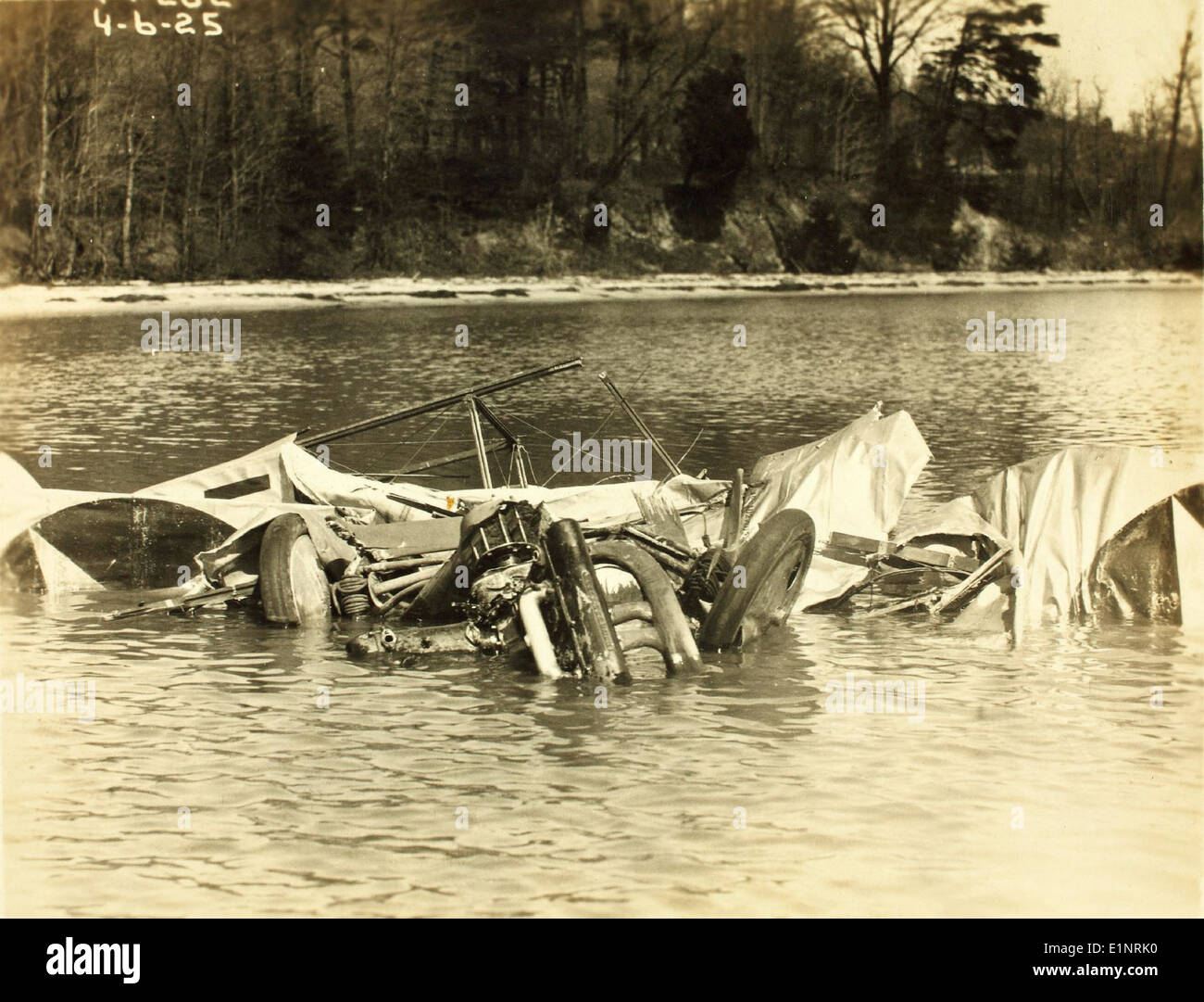 The 1924 aircraft accident involving the VE-7 highlights early aviation ...