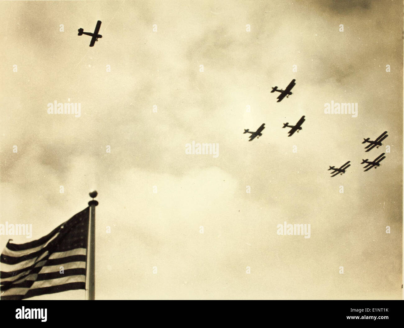 This photograph from the National Air Races, captured by Luck Luqueer ...