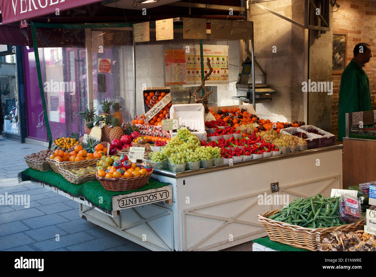 Fruit shop france hi-res stock photography and images - Alamy
