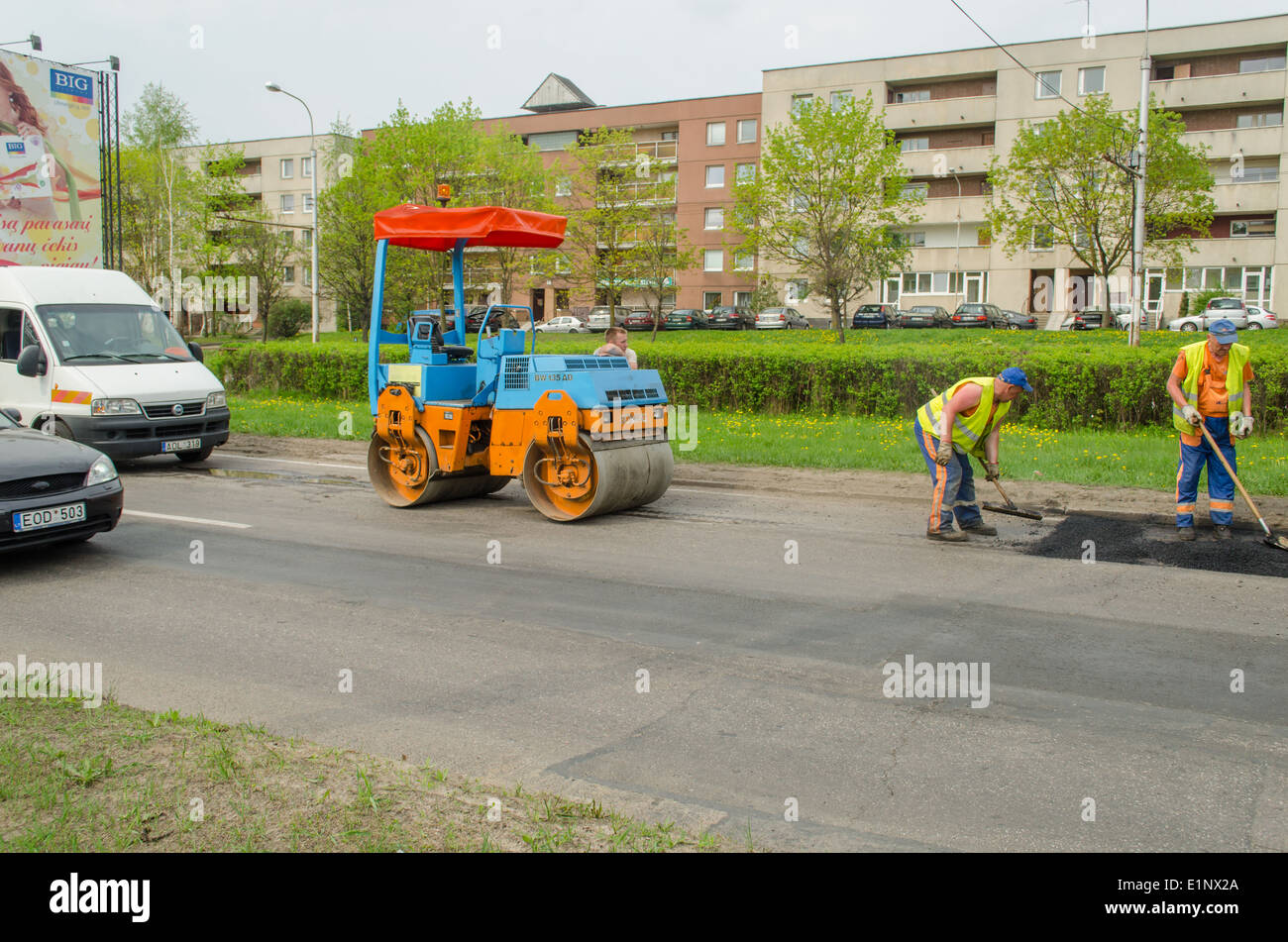 Road roller machine on urban hi-res stock photography and images - Alamy