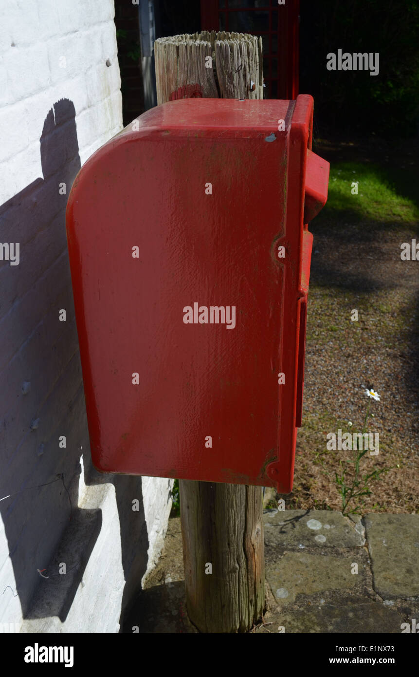 Traditional British postbox Stock Photo - Alamy