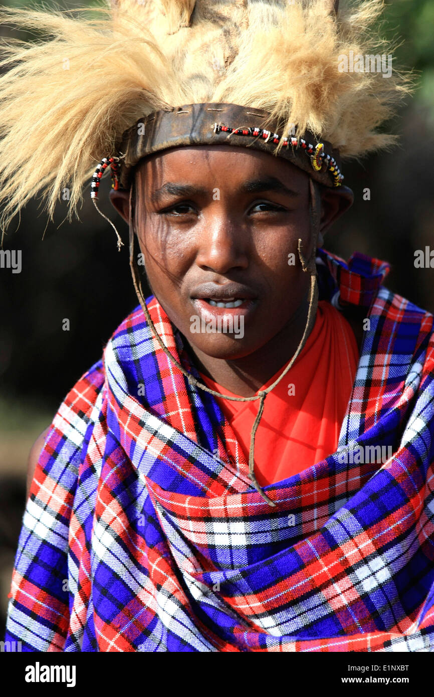 Primitive man hunting hi-res stock photography and images - Alamy