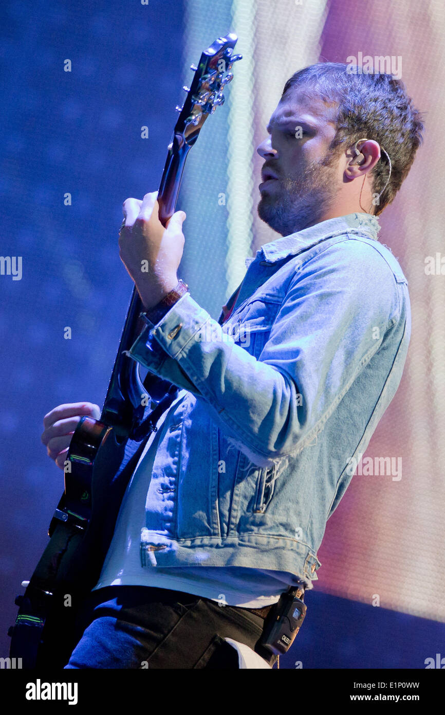 Us band kings leon singer hi-res stock photography and images - Alamy