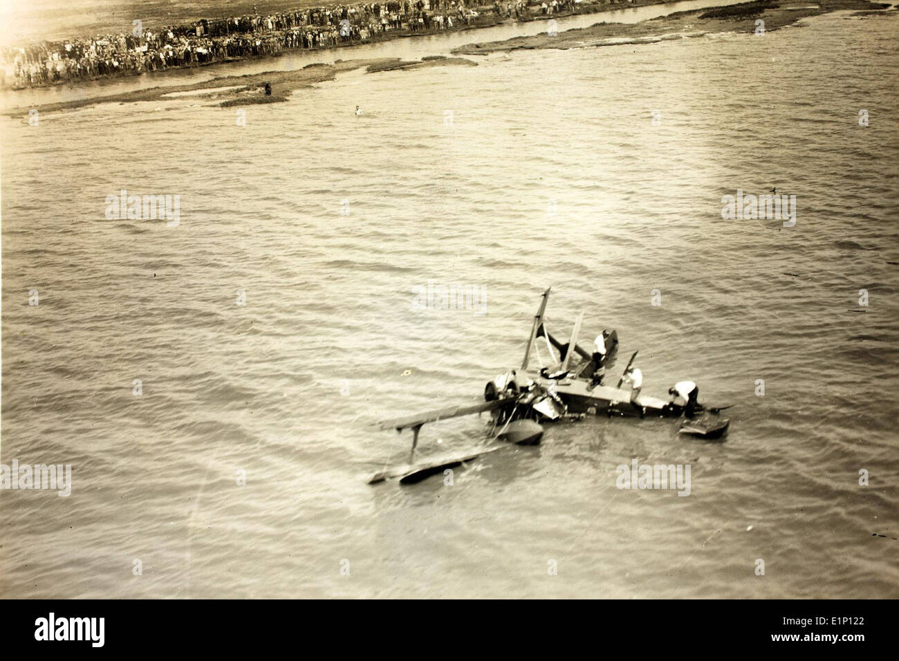 The CF-10, a triplane designed by Catron & Fisk Airplane and Engine Co ...