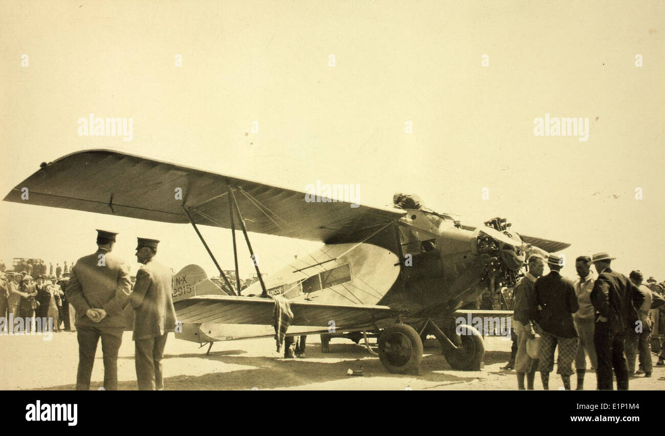 The Buhl Air Sedan, NX2915, was piloted by Auggy Pedlar and Mildred ...