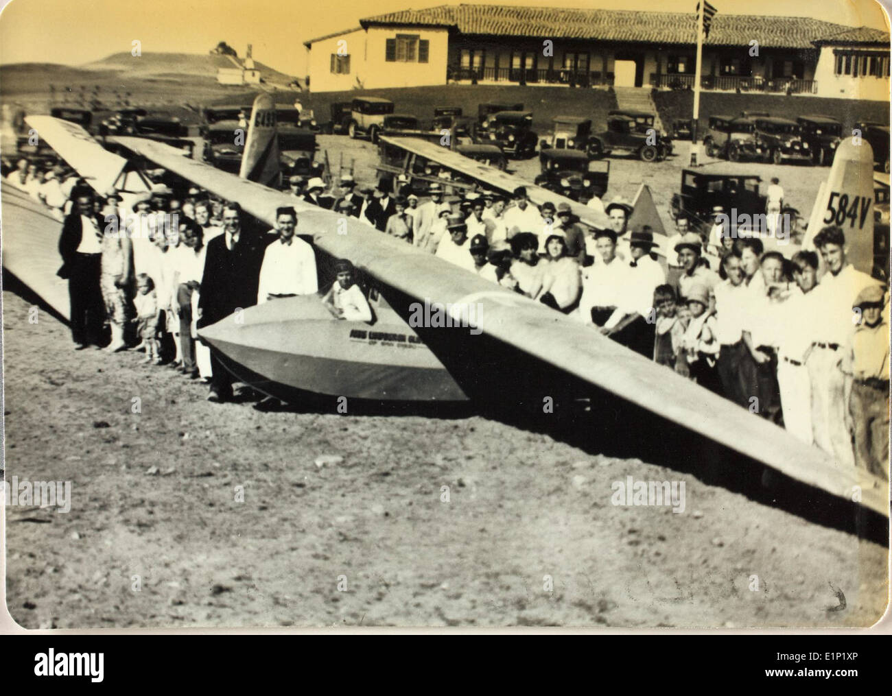 This image from the Emerald Hills Glider Meet captures gliders in ...