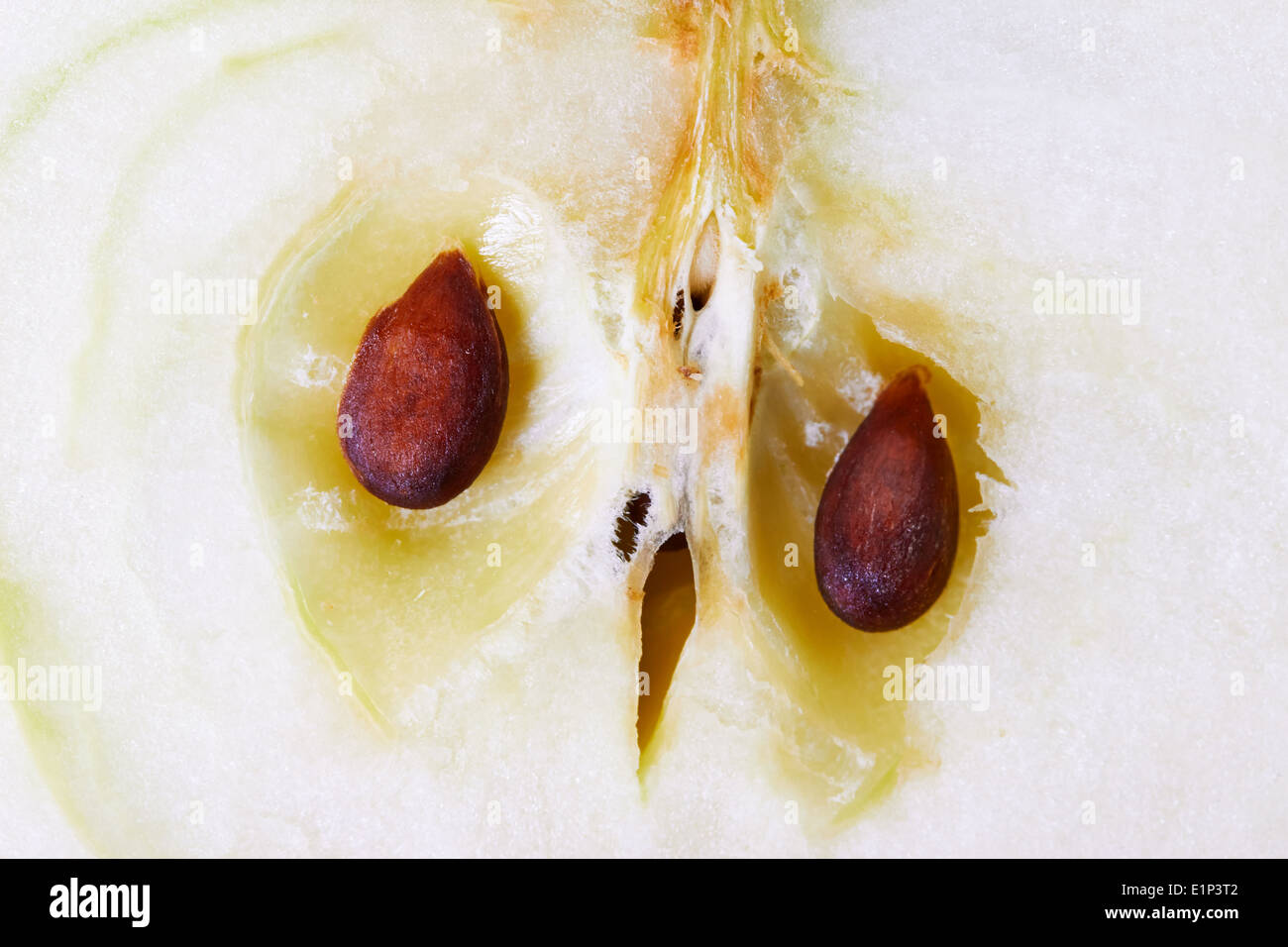 Green apple cut in half hi-res stock photography and images - Alamy