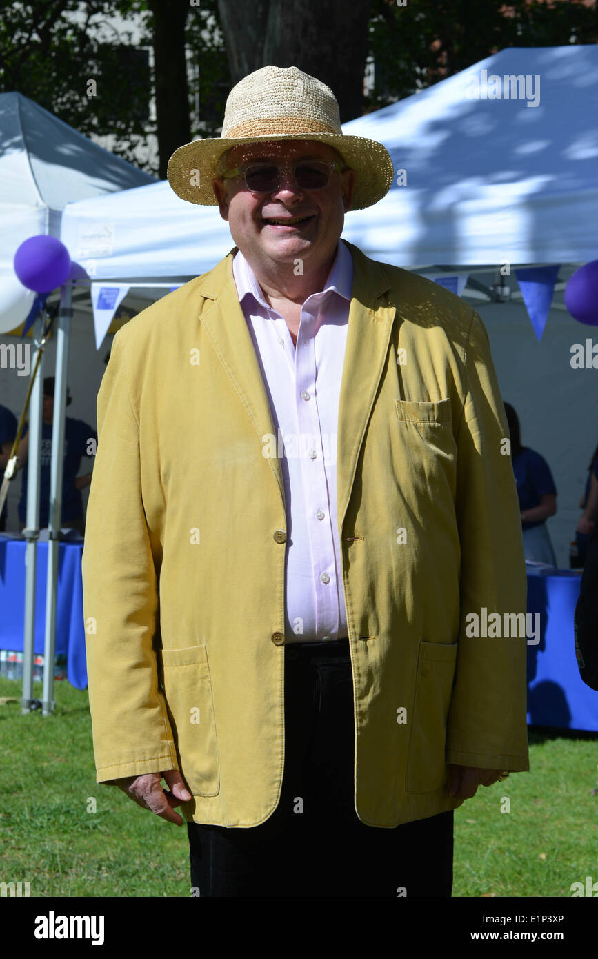 Christopher biggins dress hi-res stock photography and images - Alamy