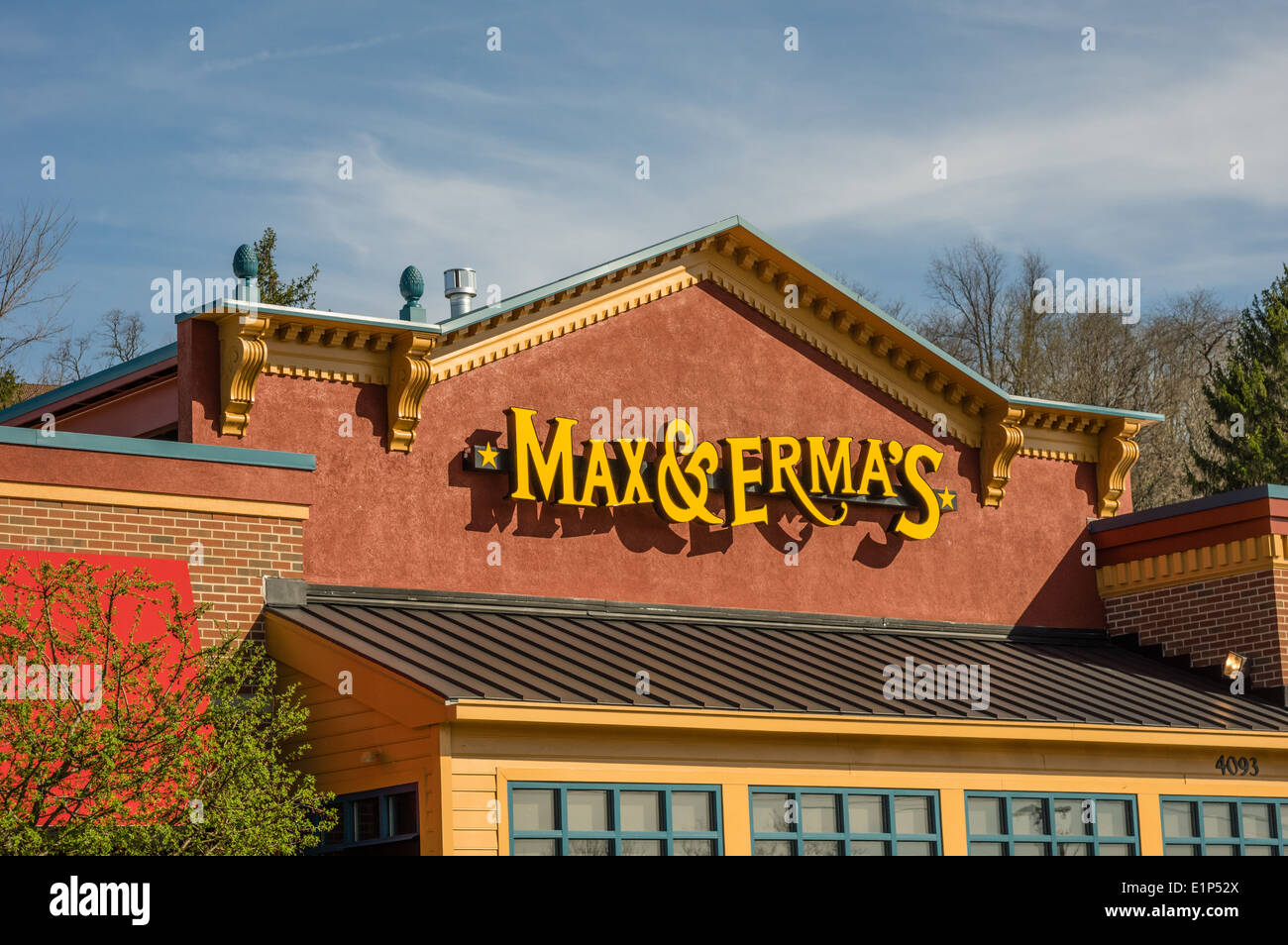 Max & Erma's restaurant sign and building. Venetia Pennsylvania Stock ...