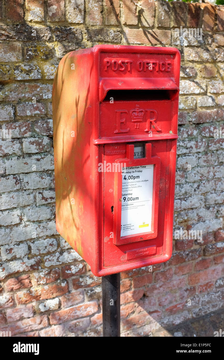 A Royal Mail post box in England Stock Photo - Alamy
