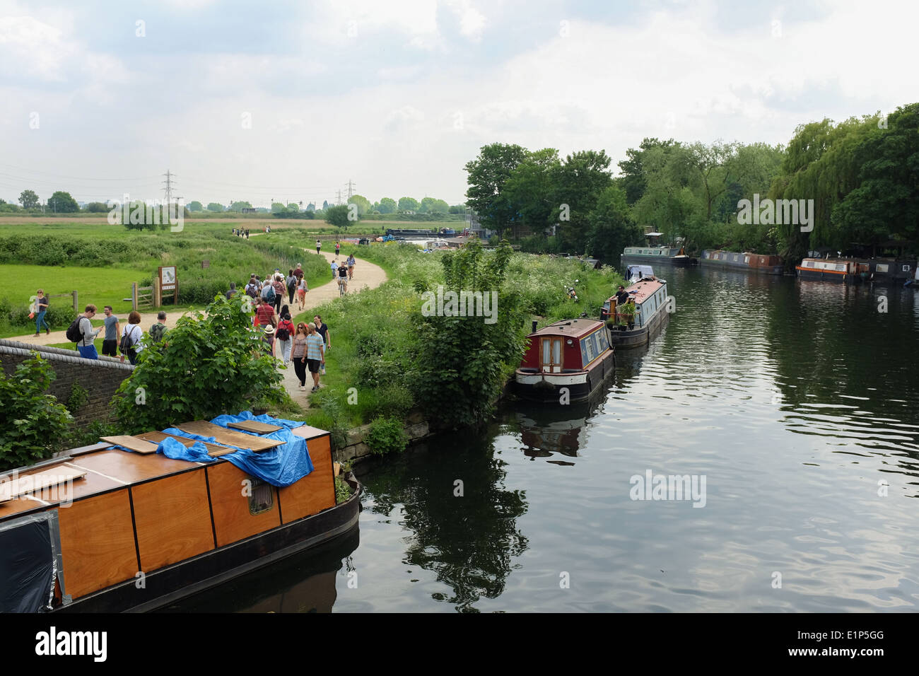 River Lee (or Lea), part of Lee Valley Park, in east London, UK Stock ...