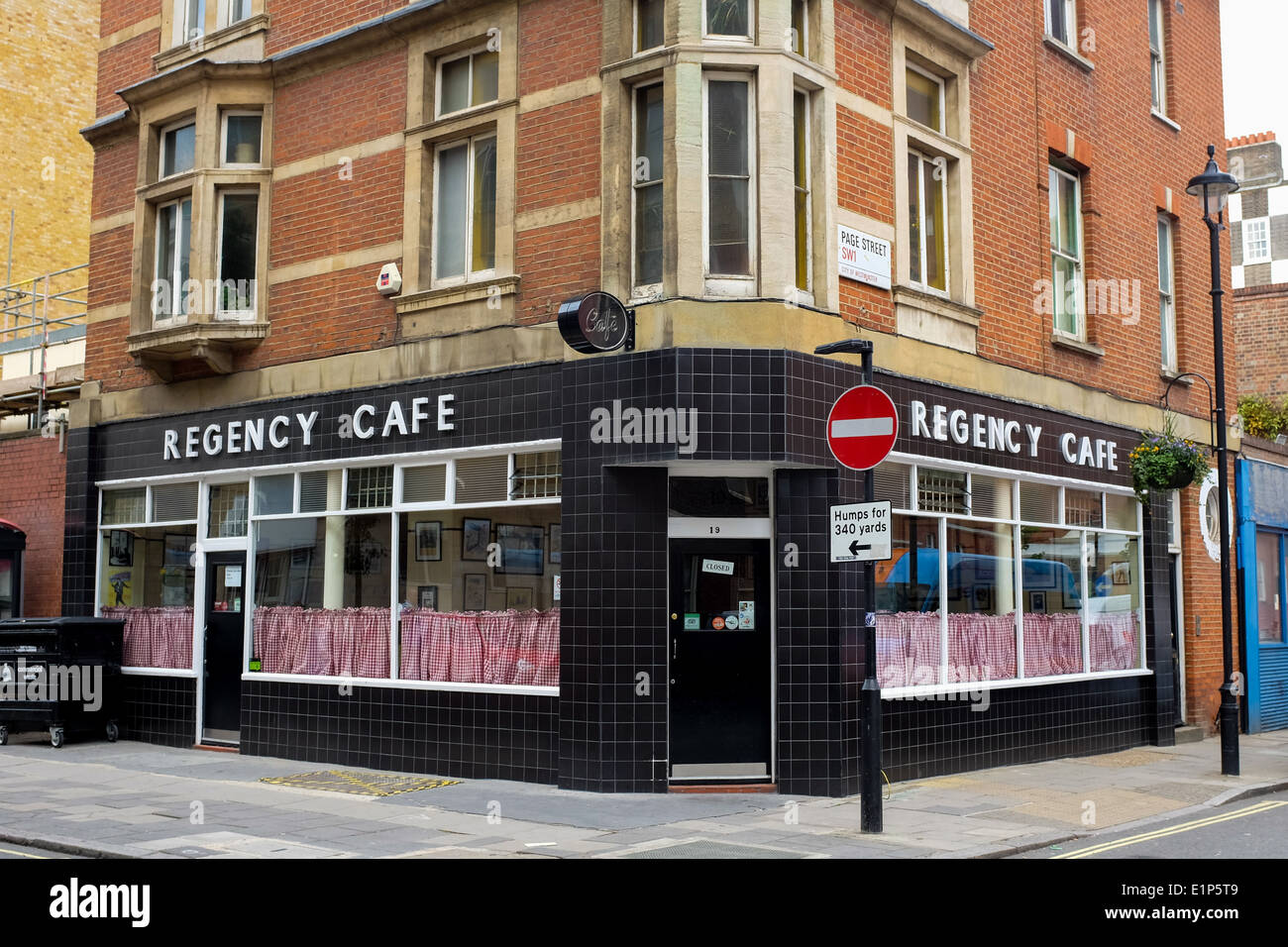 Cafe cafes london hi-res stock photography and images - Alamy