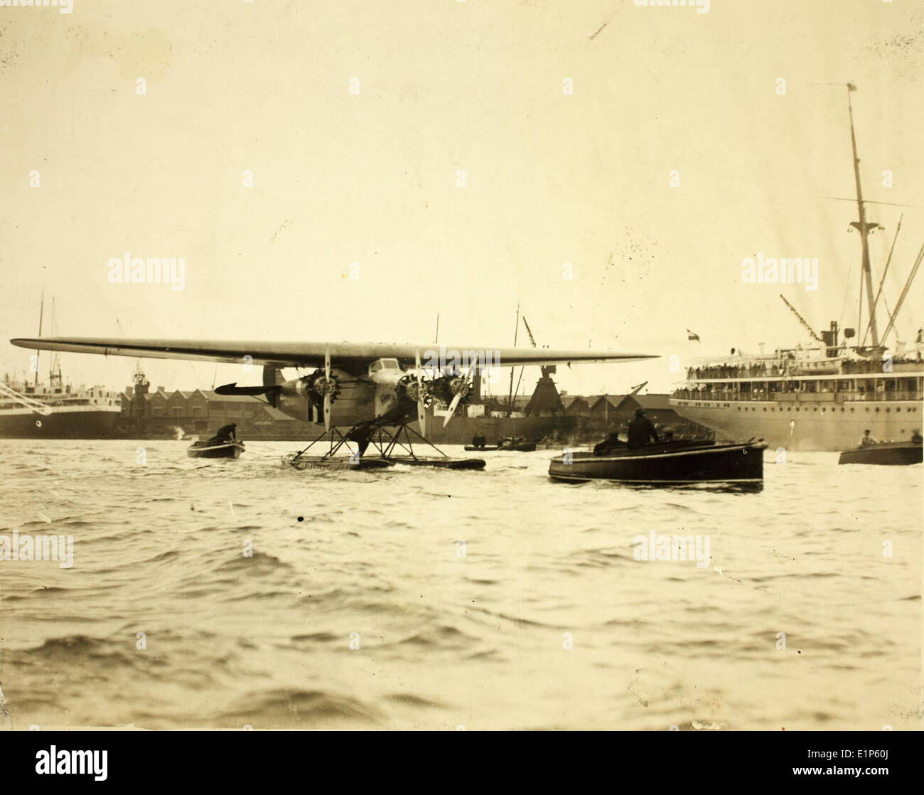 Historic aircraft hi-res stock photography and images - Alamy