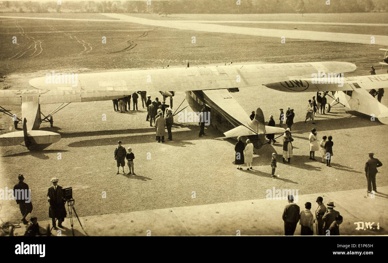 Historic aircraft hi-res stock photography and images - Alamy
