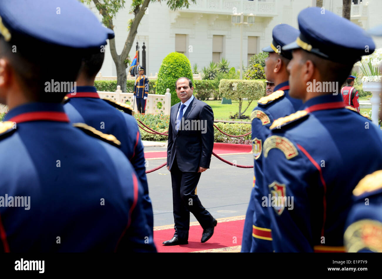 Egyptian guards in cairo hi-res stock photography and images - Alamy