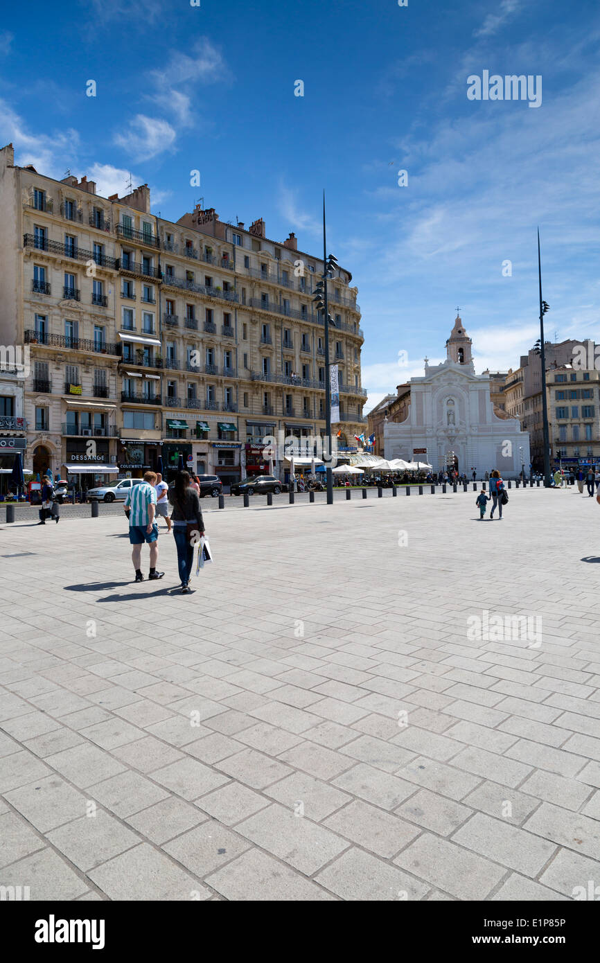 Marseille street scene france hi-res stock photography and images - Alamy