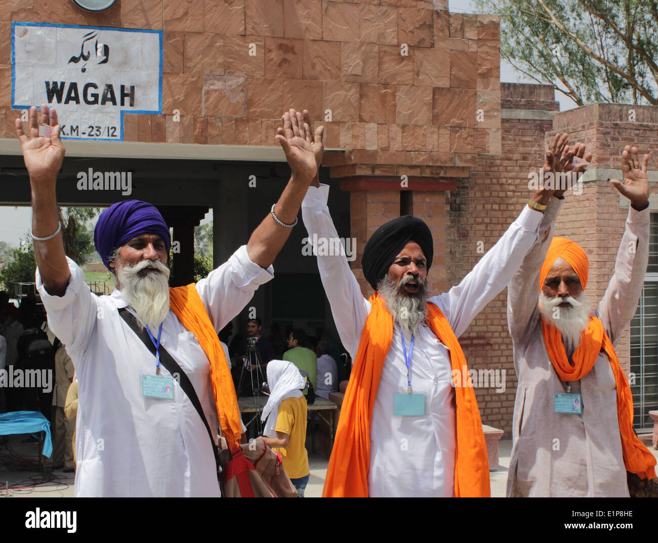 Lahore, Pakistan. 08th June, 2014. 375 Indian Sikh pilgrim arrives at ...