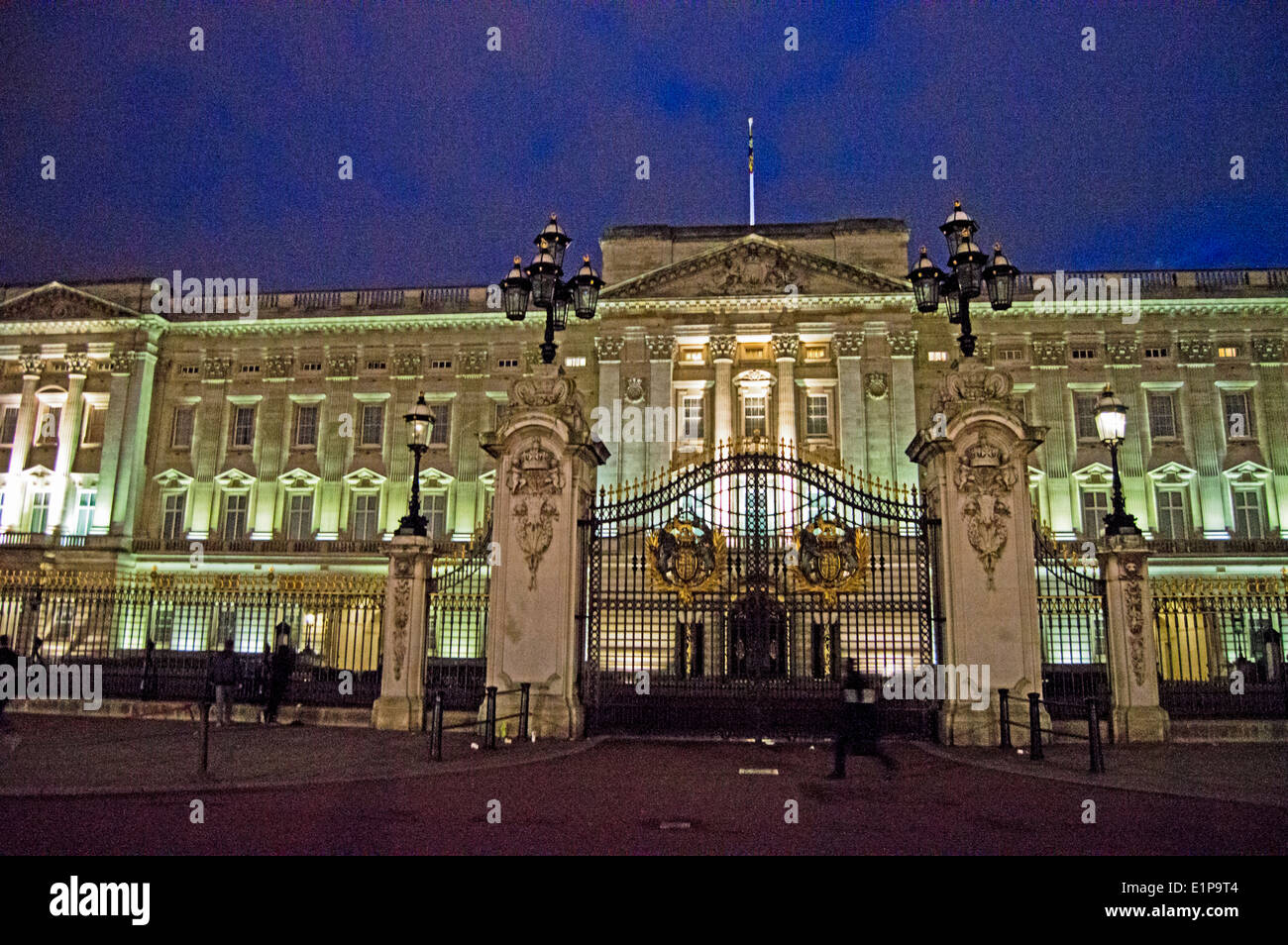 Facade of Buckingham Palace at night, City of Westminster, London, England, United Kingdom Stock ...