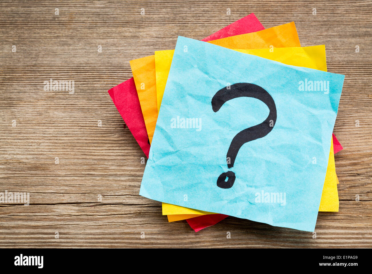 question mark on a sticky note against grained wood Stock Photo - Alamy