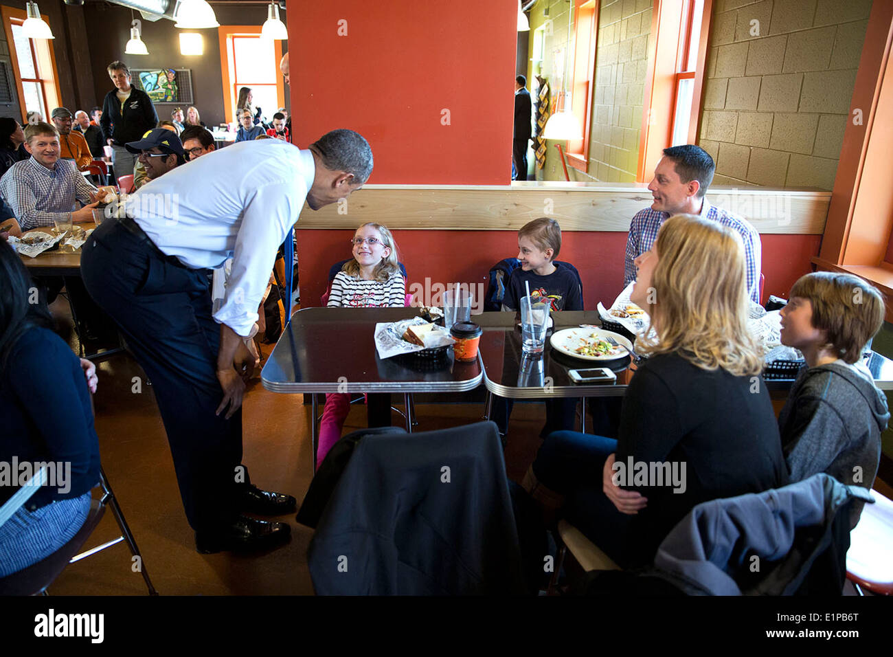 Chats children lunch deli family hi-res stock photography and images ...
