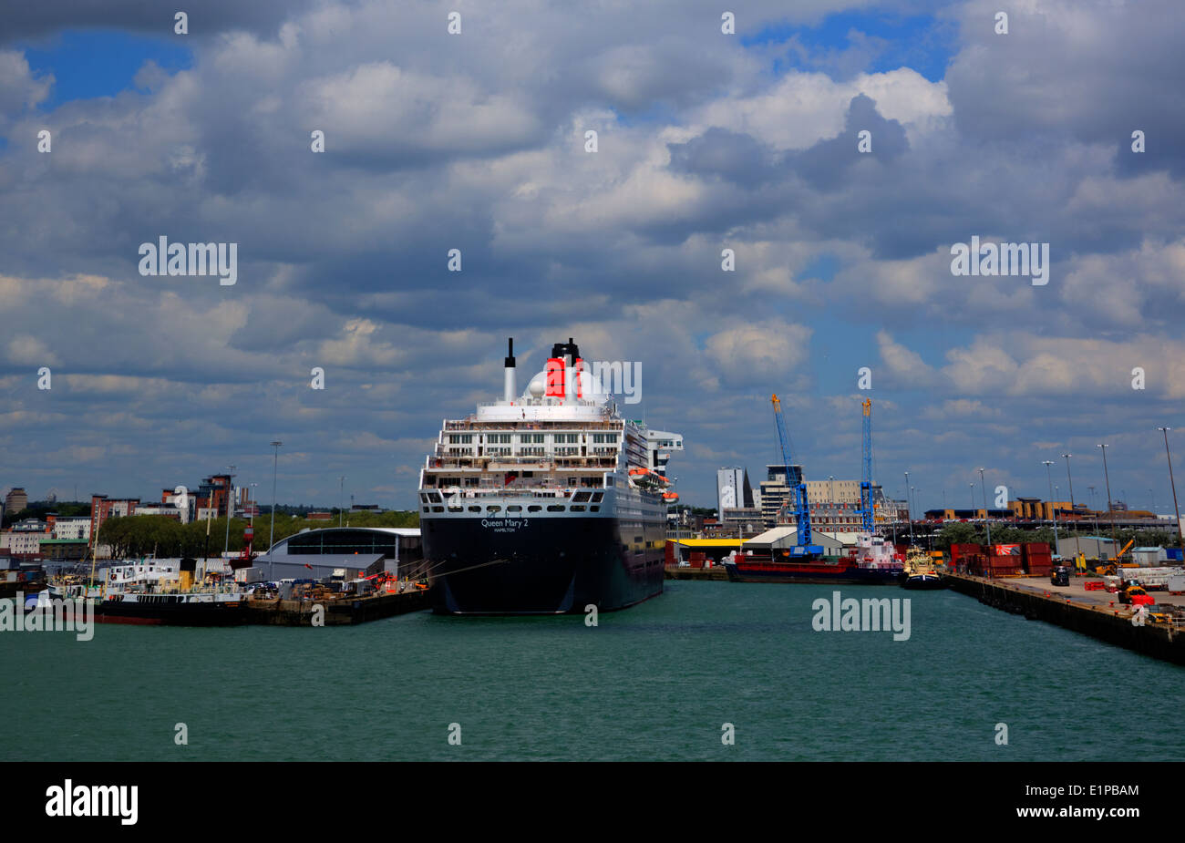 The queen mary southampton docks art hi-res stock photography and ...
