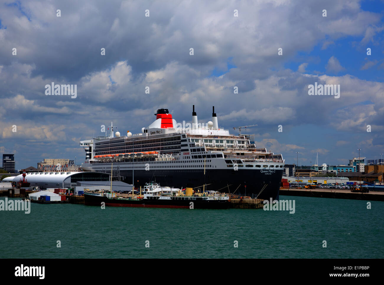 Queen Mary 2 ocean going transatlantic liner and cruise ship at ...