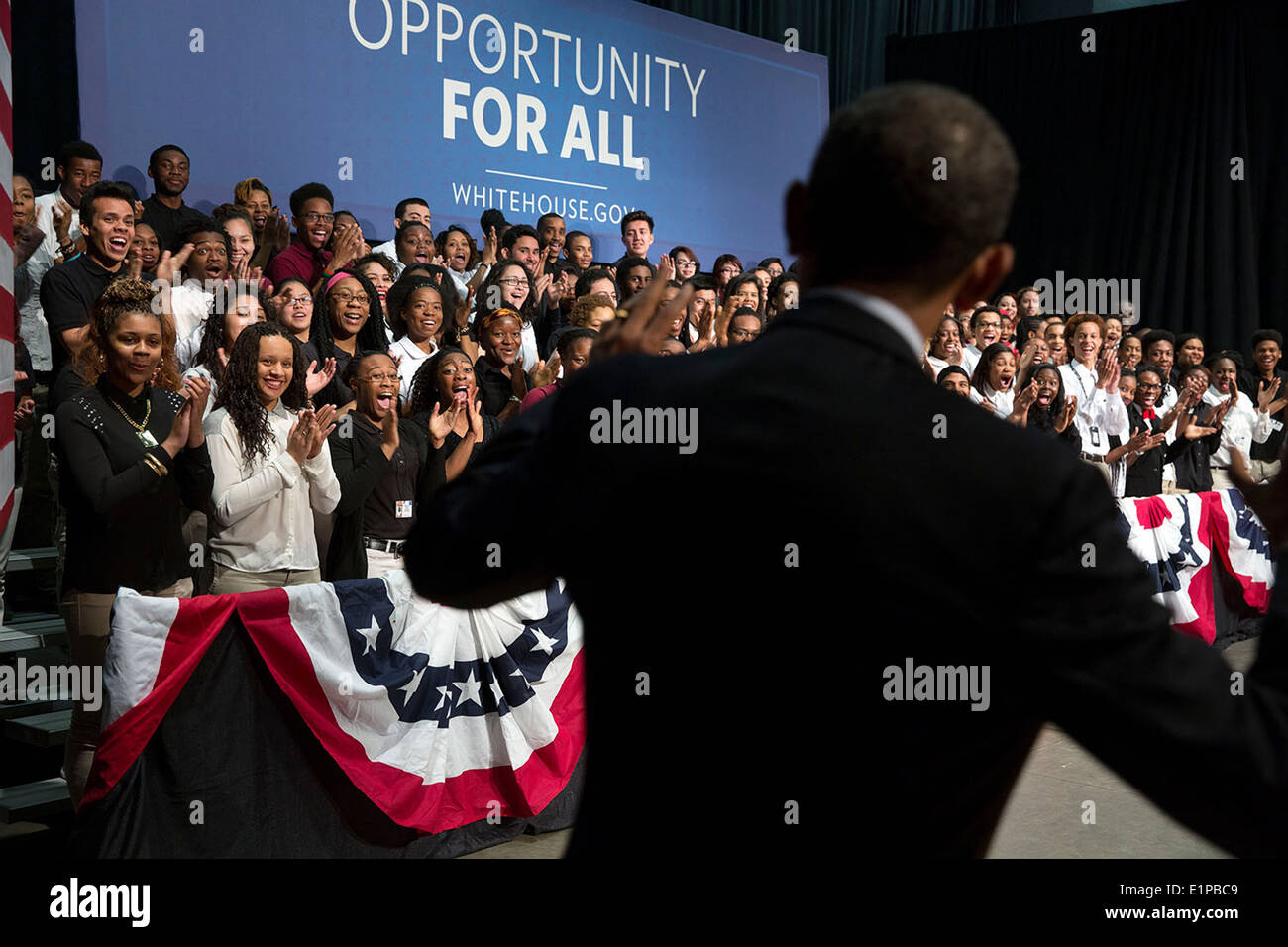 US President Barack Obama waves to students as he walks onstage to ...
