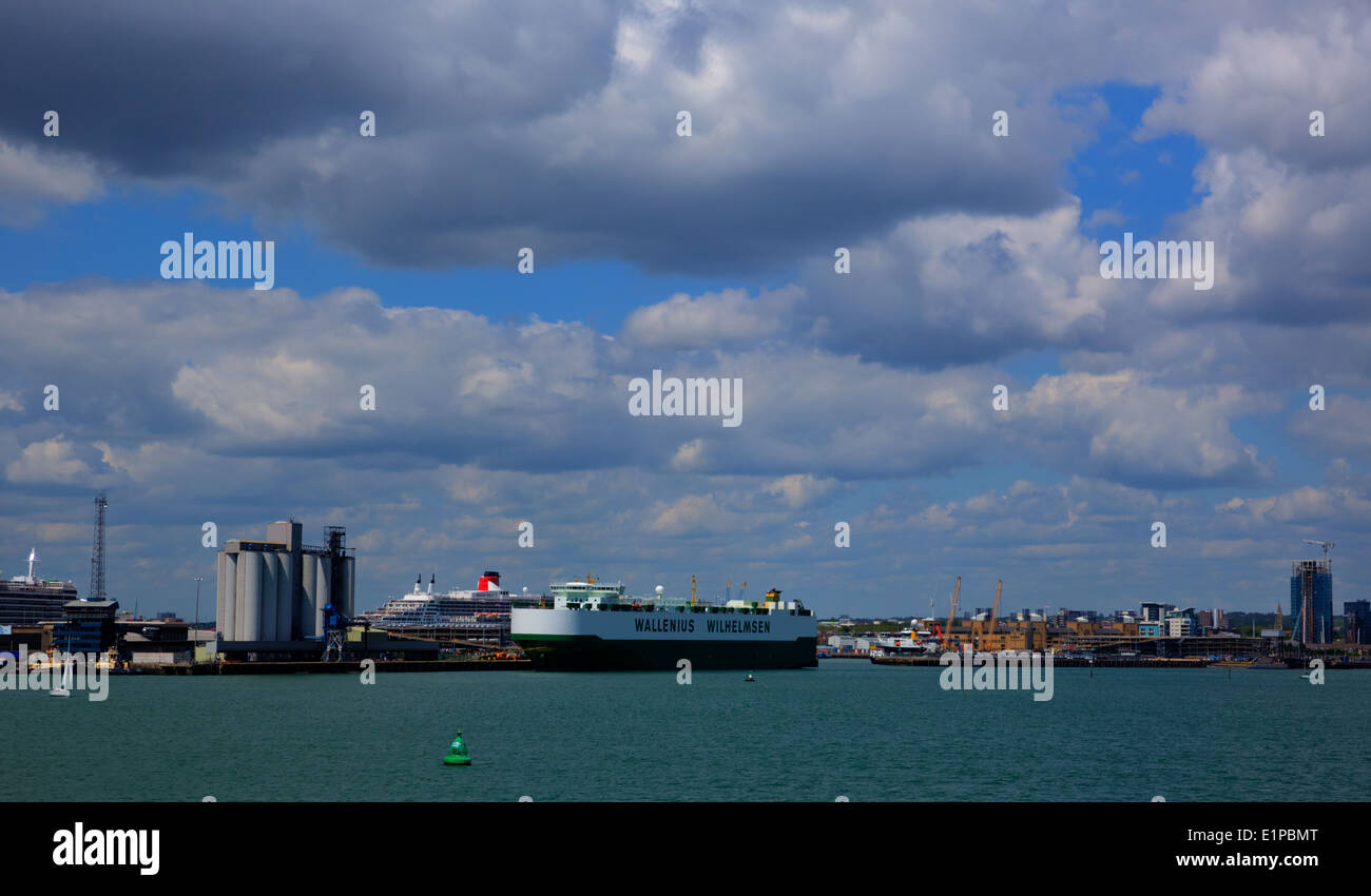 Southampton pier docks port hi-res stock photography and images - Alamy