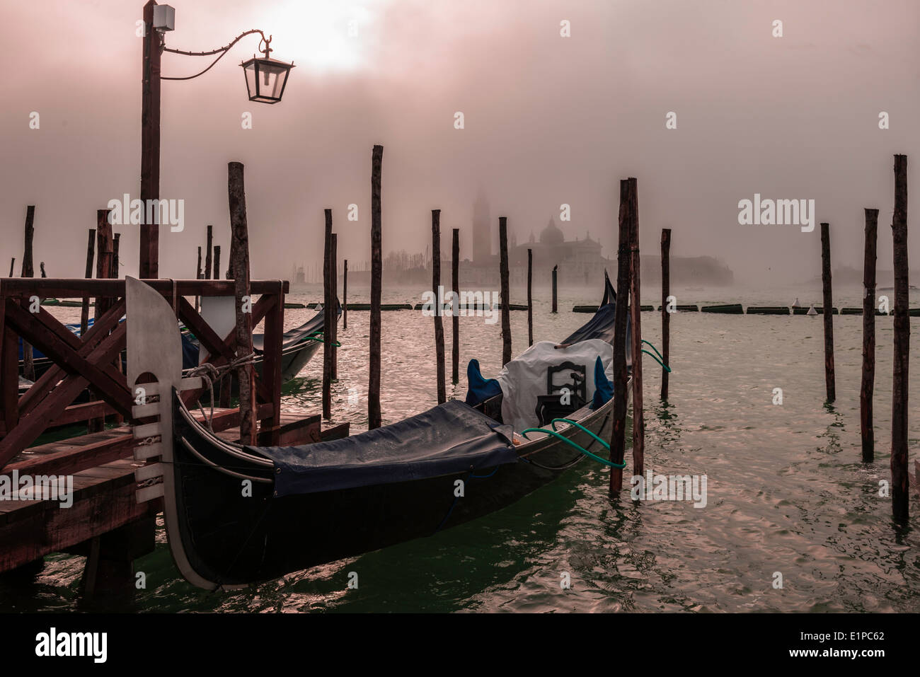 Venice fog gondola hi-res stock photography and images - Alamy