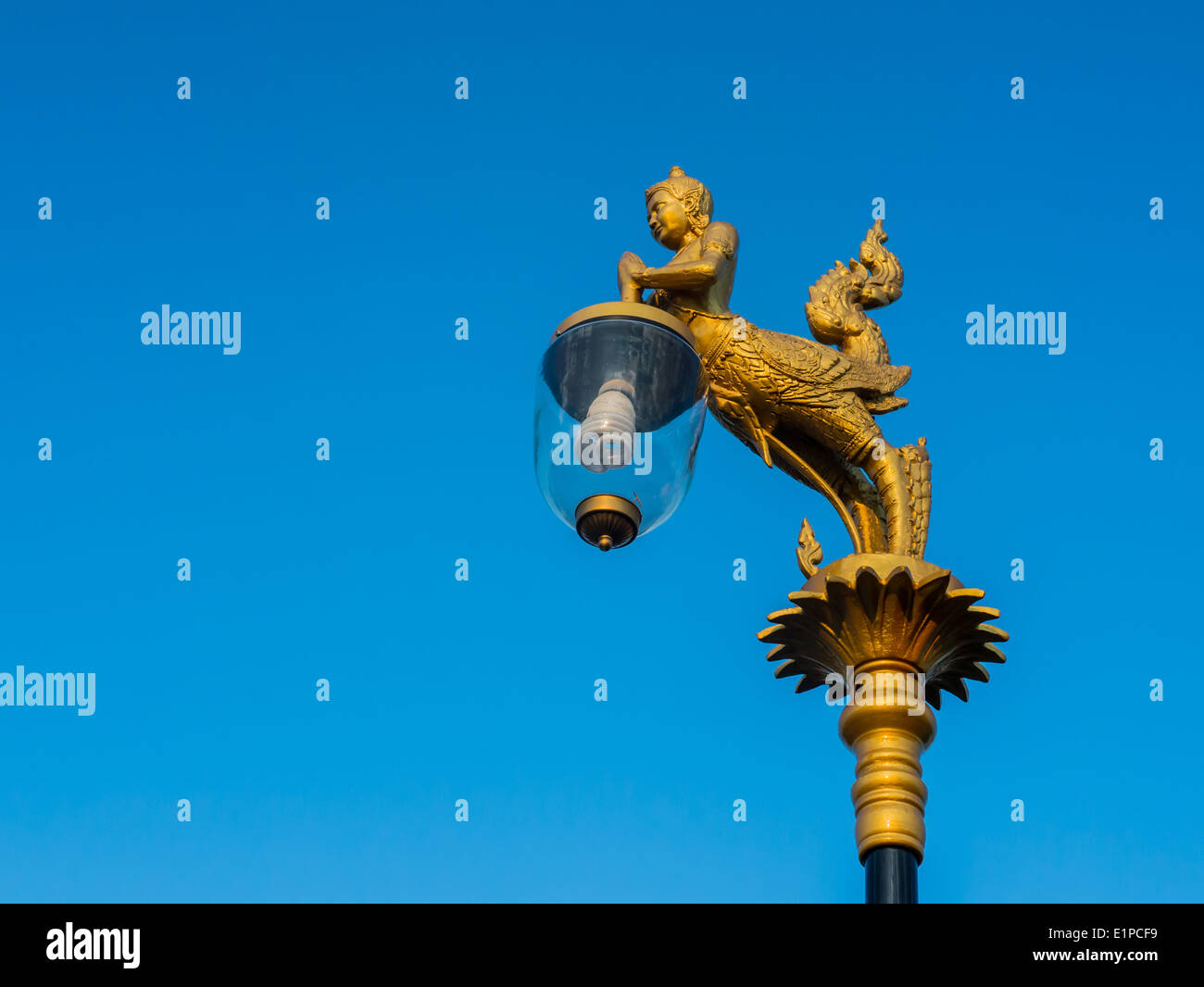 Street light poles hi-res stock photography and images - Alamy