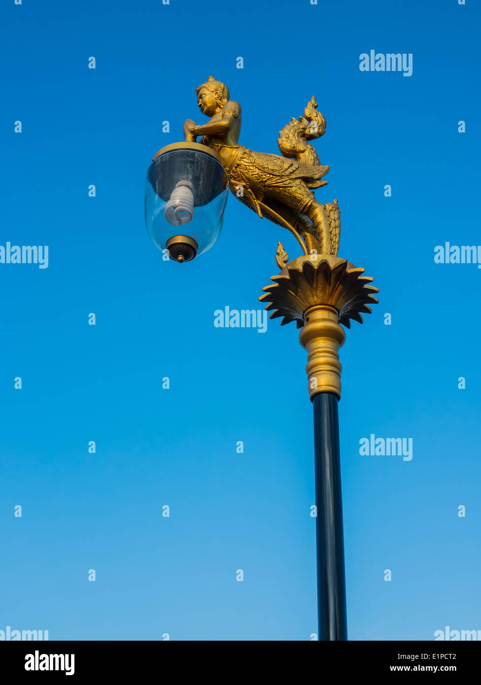 Street light poles hi-res stock photography and images - Alamy