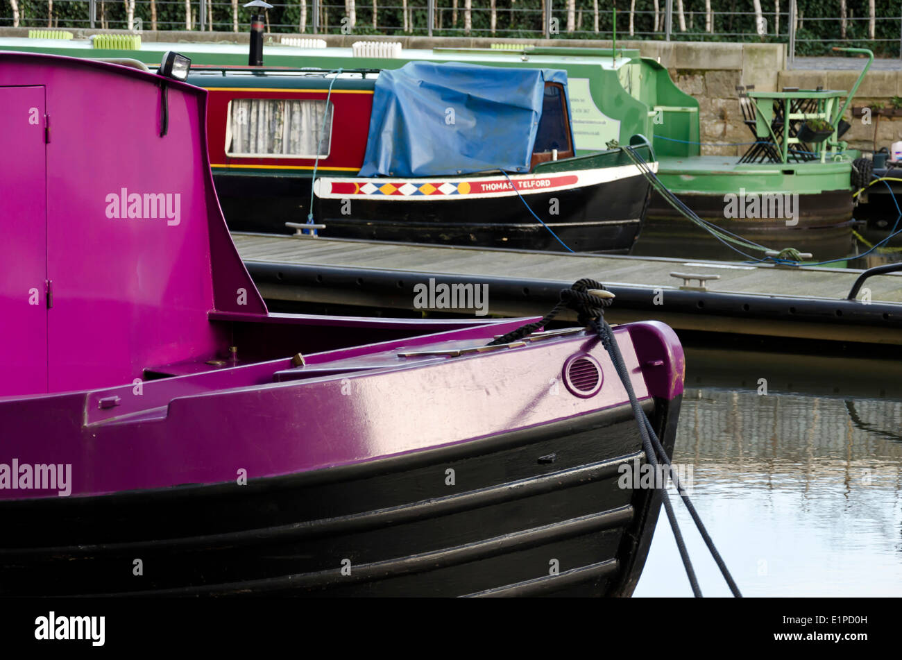 Barges on the Union Canal at the canal basin in Edinburgh, Scotland ...