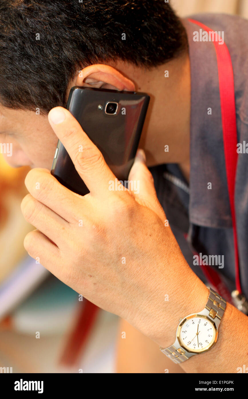 The side of men use the smartphone Stock Photo - Alamy