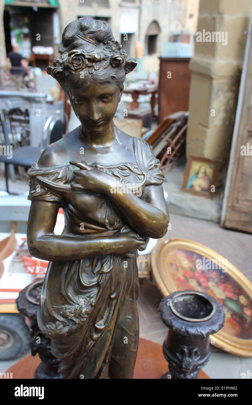 Fine lady bronze statue hi-res stock photography and images - Alamy