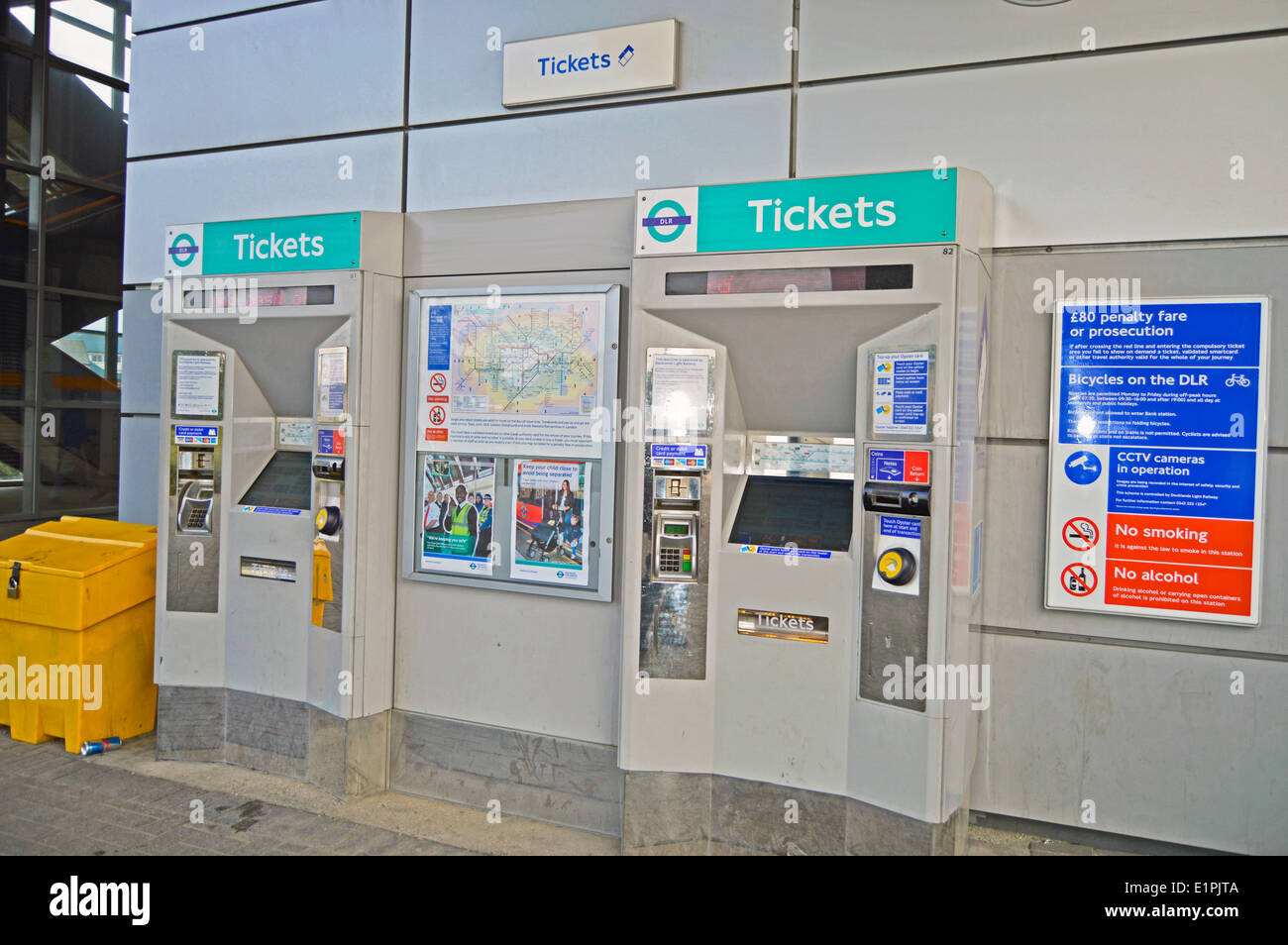 Dlr ticket machine hi-res stock photography and images - Alamy