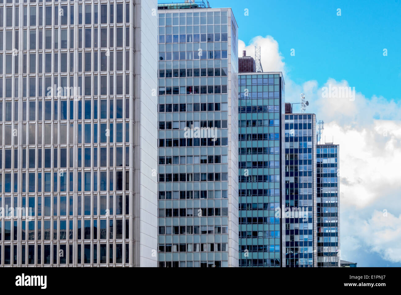 Row of apartment buildings hi-res stock photography and images - Alamy