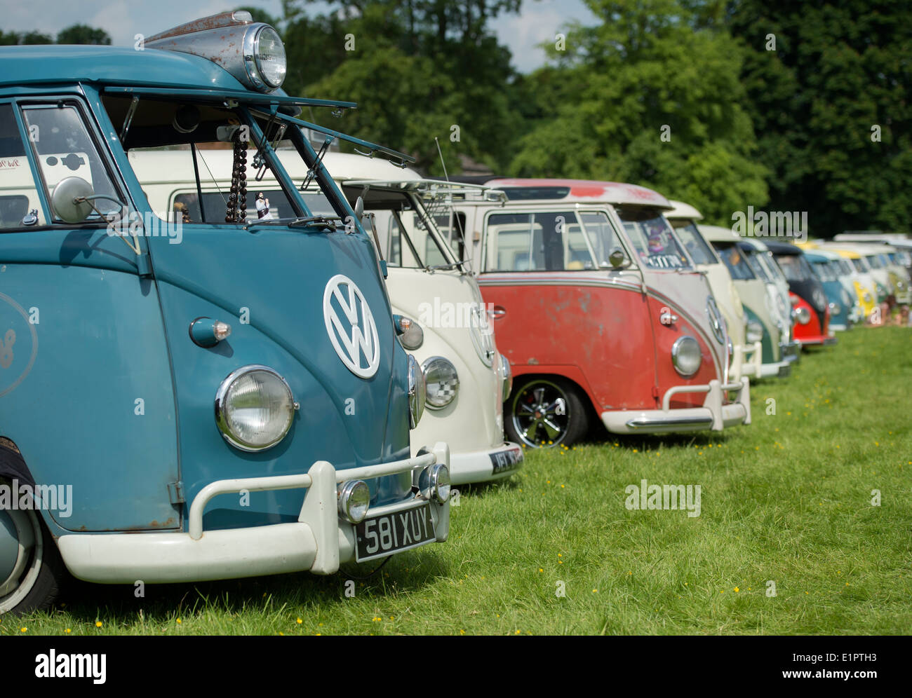Line of VW Split Screen Volkswagen camper vans at a VW show. England ...