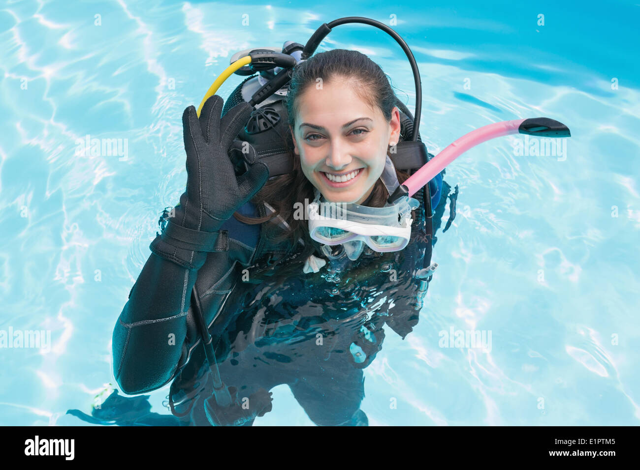 Pretty woman scuba diving hi-res stock photography and images - Alamy