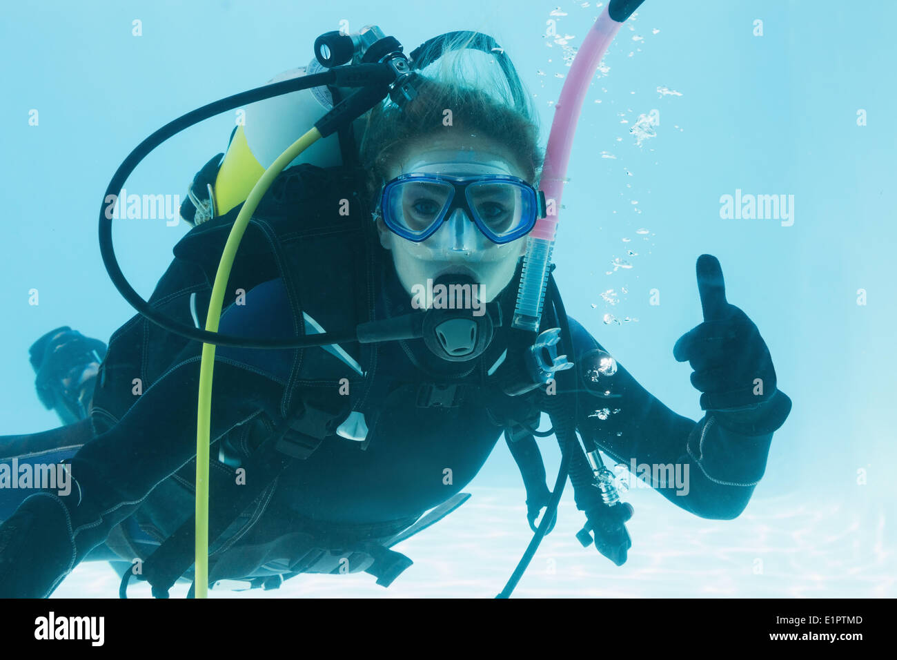 Pretty woman scuba diving hi-res stock photography and images - Alamy